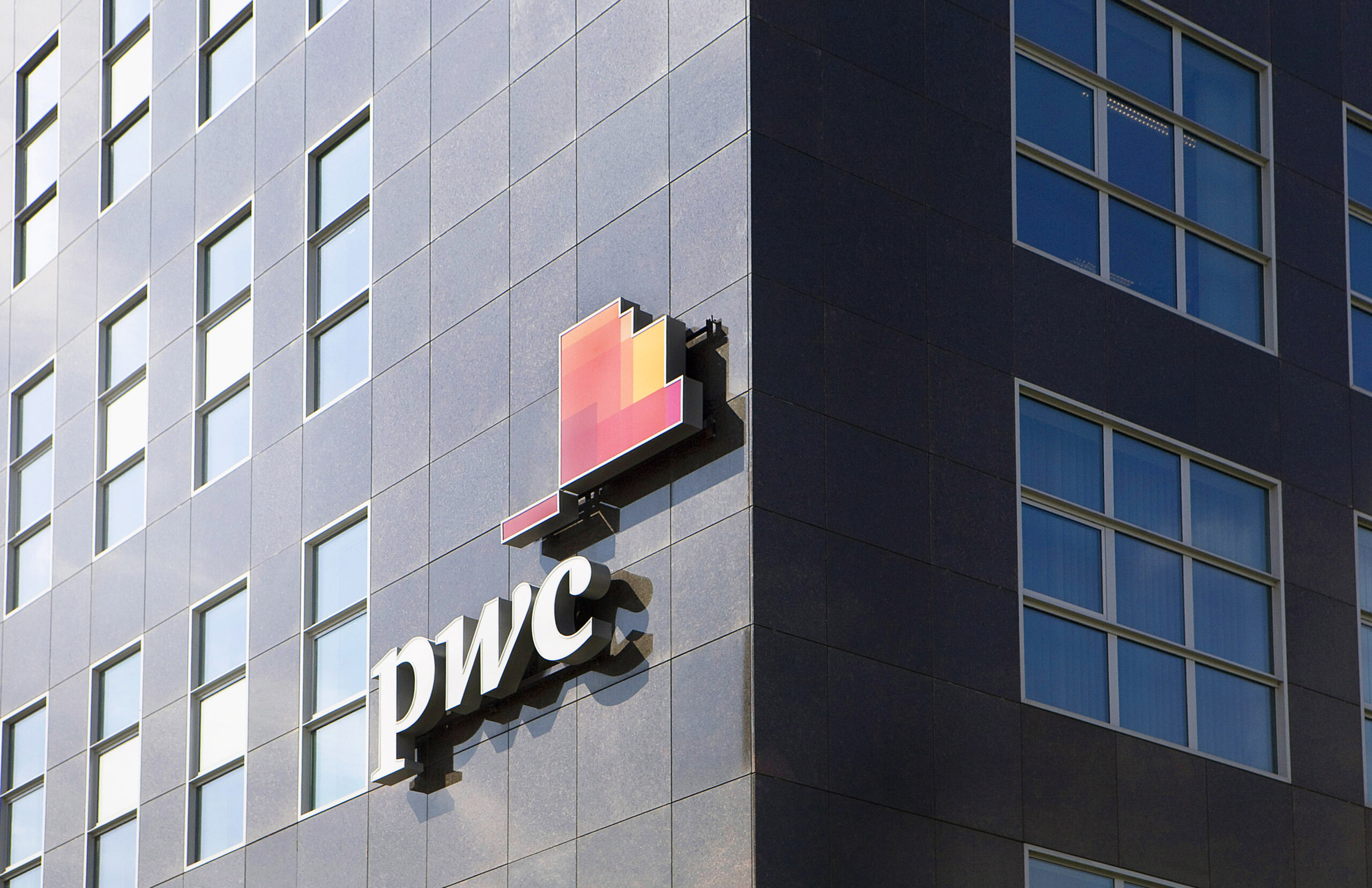Partnerpodium: PwC - Buy Social